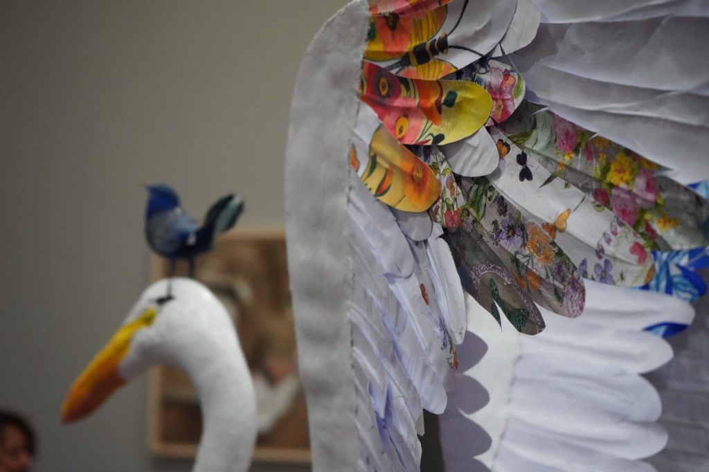 Entre Mundos: La artista plástica Marcela Castro presentó su obra en el ...